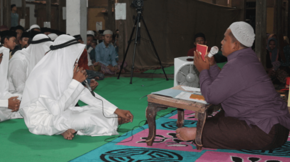 6 Anggota ISKAB I’lan Kitab Al-fiyah ibnu Malik - Mambaul Ulum Bata-Bata